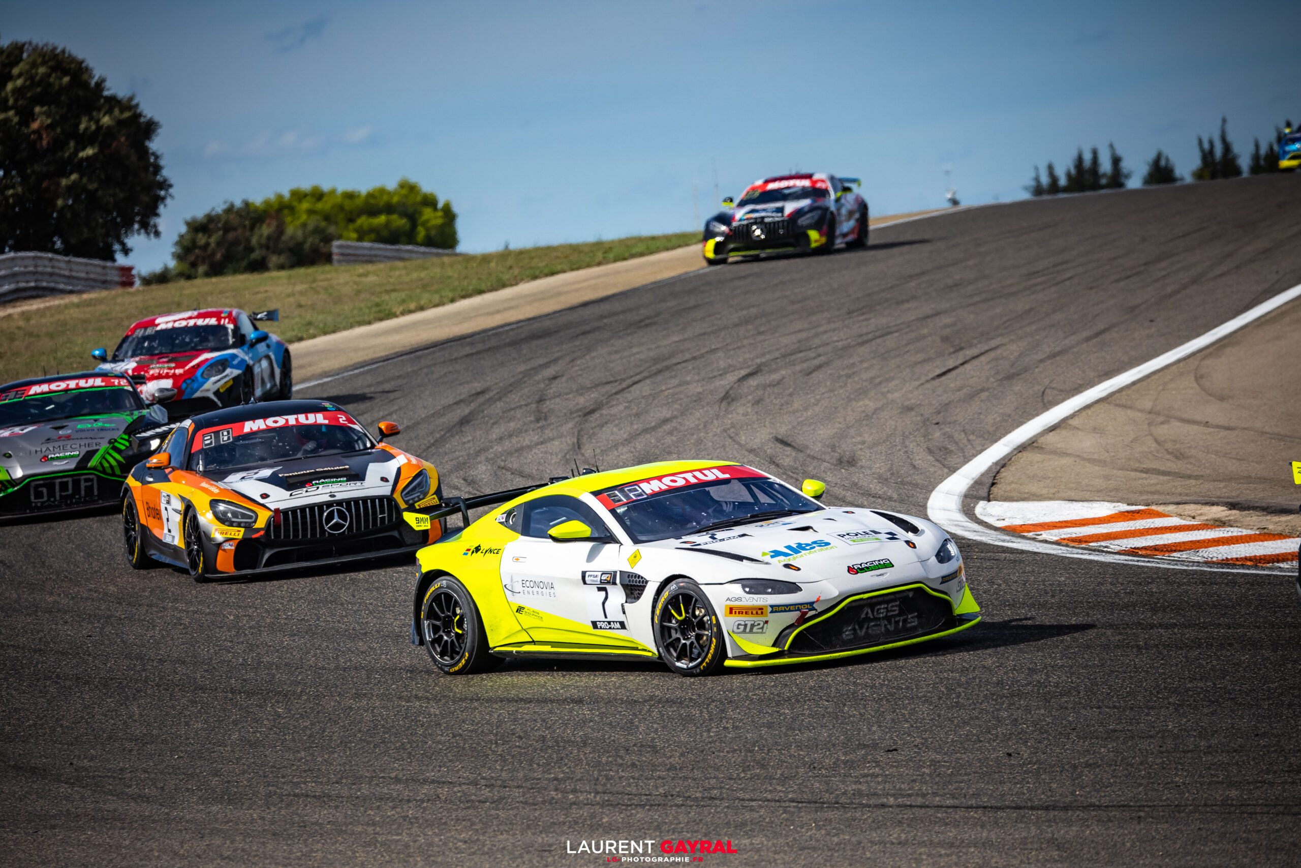 Hugo BAC : pilote de GT4 et étudiant à l’IÉSEG - IÉSEG