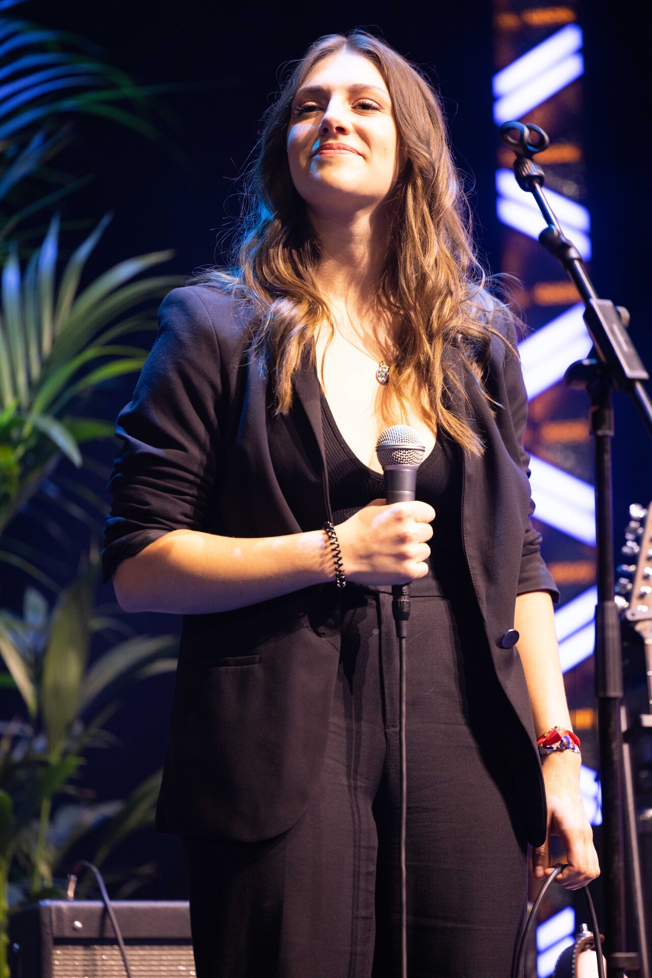 Eloïse COMPERE, étudiante à l'IÉSEG, chante au Palais des Congrès
