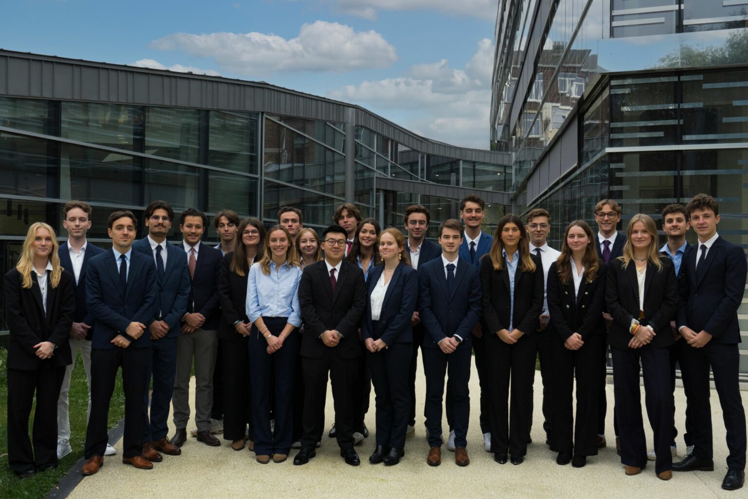 IÉSEG CONSEIL Paris sacrée meilleure JE de France ! - IÉSEG